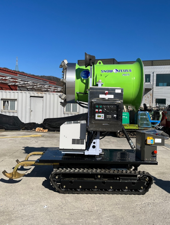 2. Fan Type Snowmaking Machine - snow