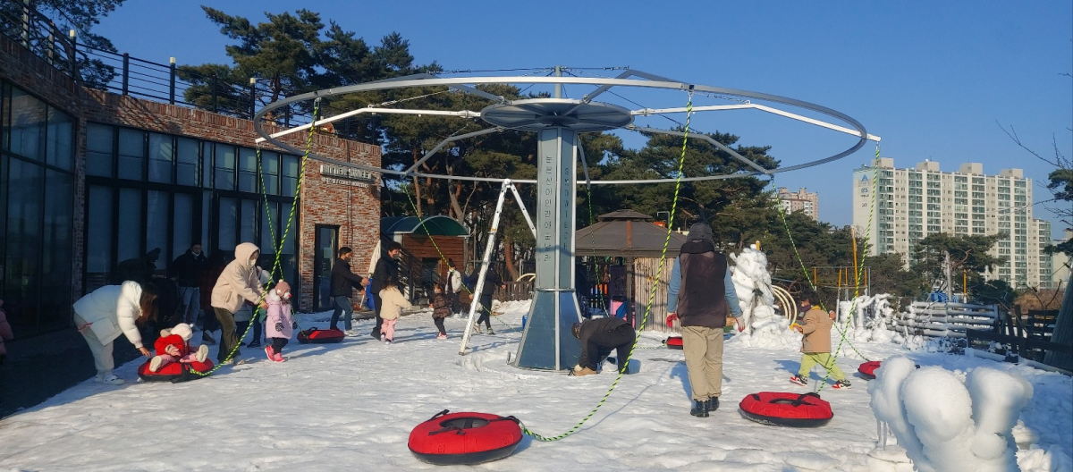 4. Snow Carousel En - snow