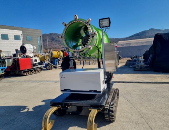 2. Fan Type Snowmaking Machine - snow